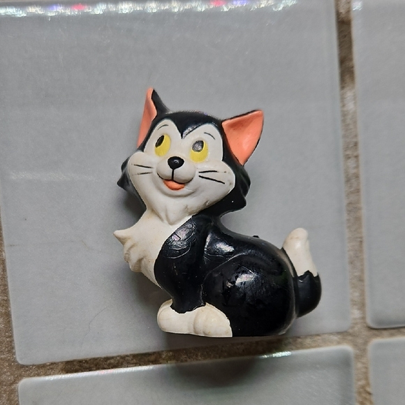 Disney | Toys | 99s Disneys Figaro From Pinocchio Cat Figurine | Poshmark